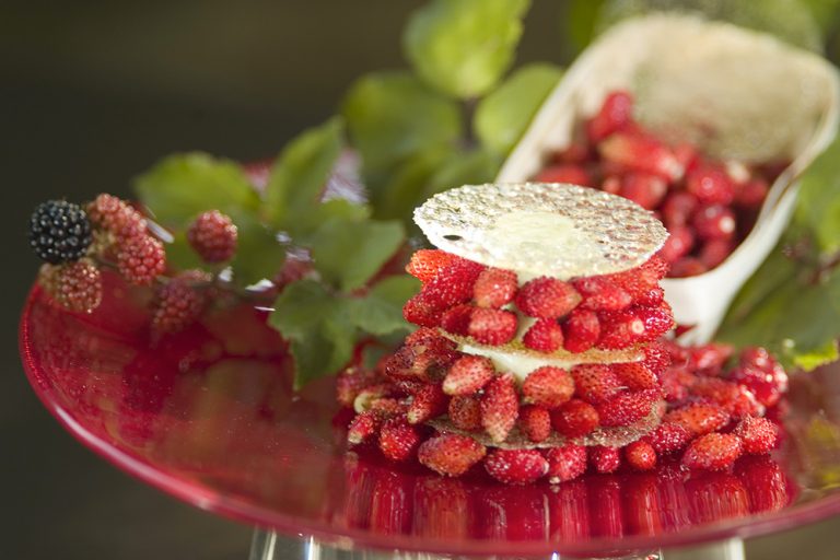 Cuisine de chef : Fraises des Bois en Millefeuille de Cristalline